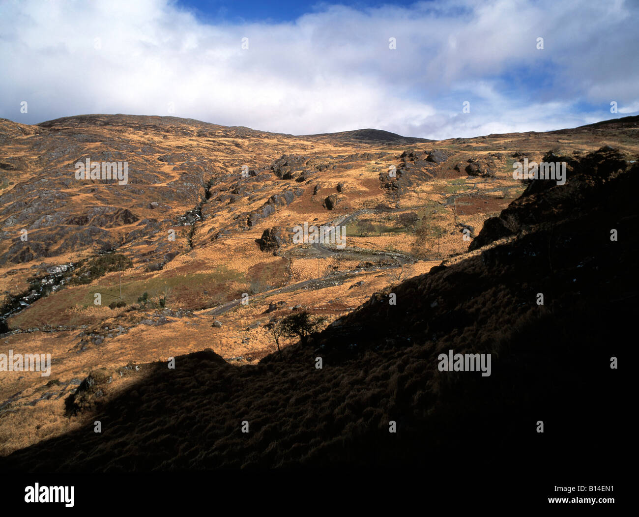 Narrow pass through hills hi-res stock photography and images - Alamy