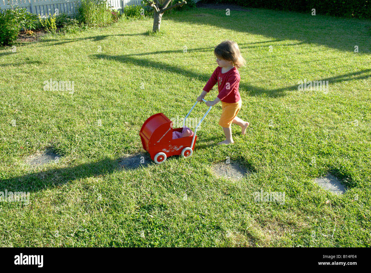 Mom with 2 children running hi-res stock photography and images - Alamy