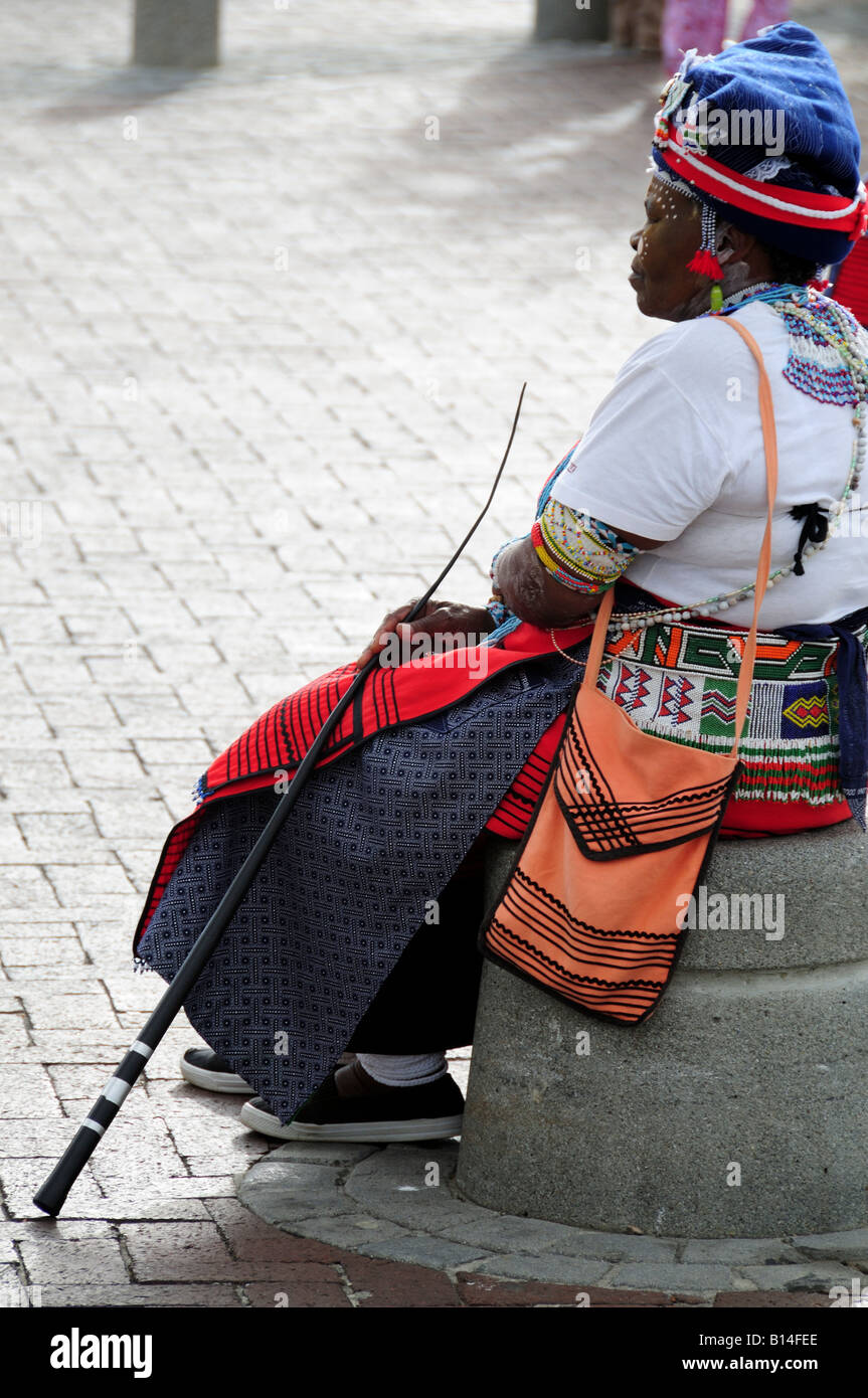 South africa traditional women dance hi-res stock photography and ...