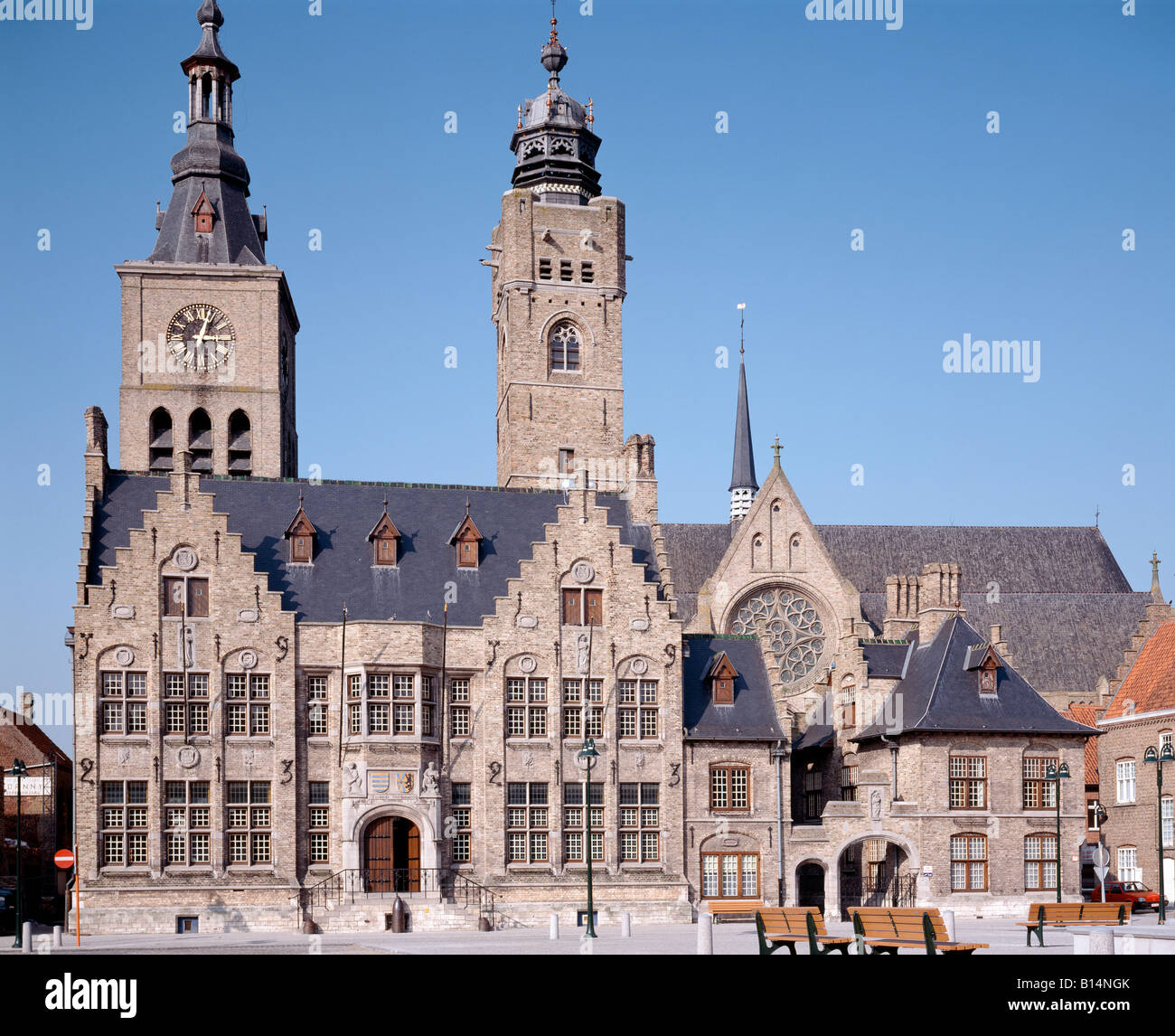 Diksmuide, Stadhuis, Stadthaus, Hauptfassade Stock Photo - Alamy