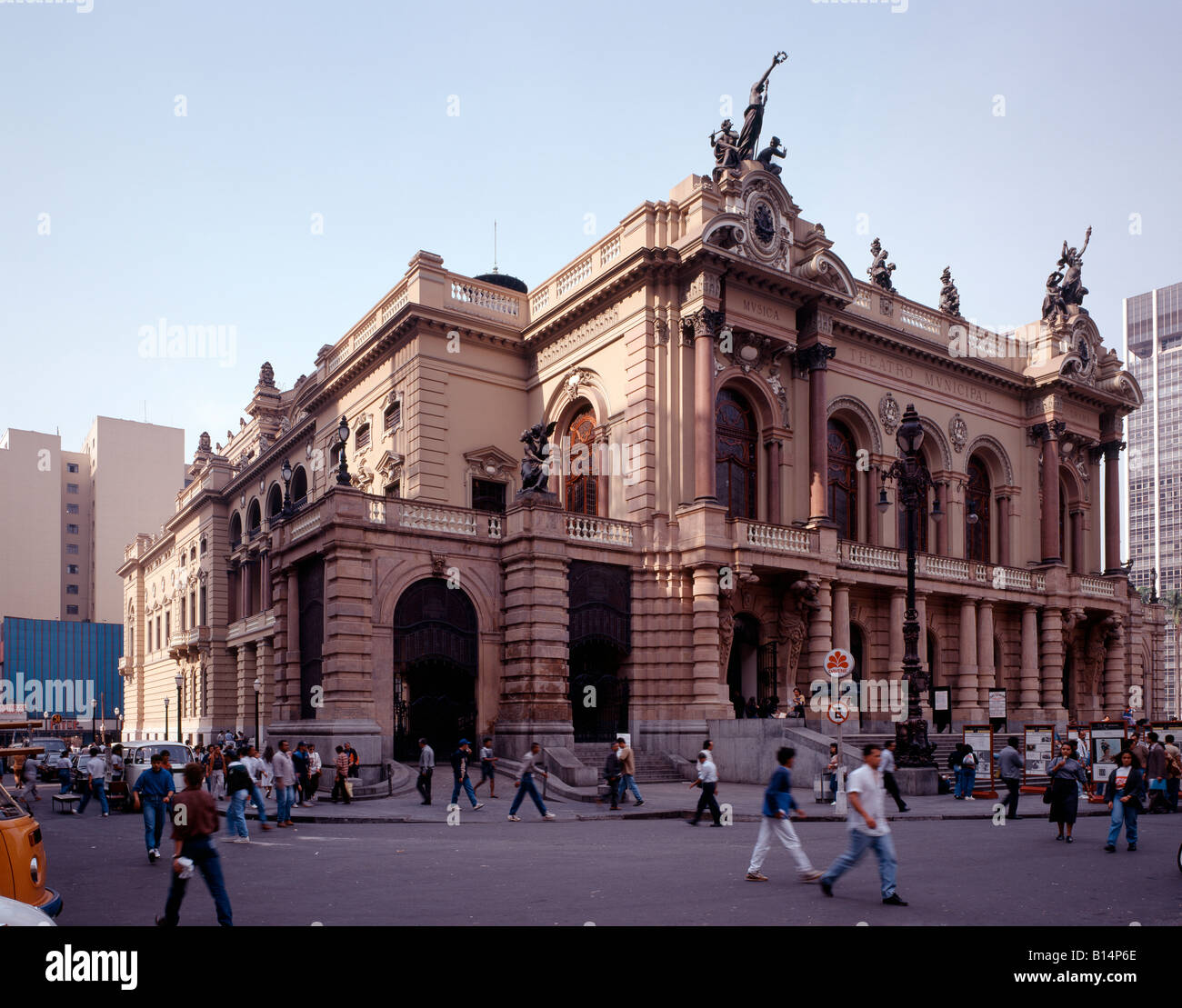 Municipal opera house and town hall hi-res stock photography and images ...
