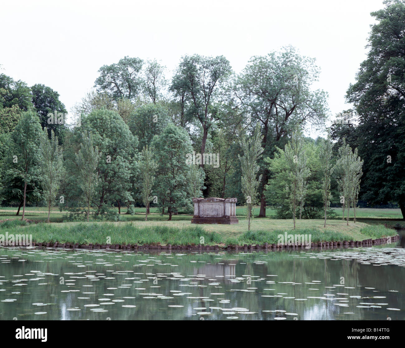 Ermenonville, Parc Jean-Jaques Rousseau, Rousseau-Insel Stock Photo - Alamy