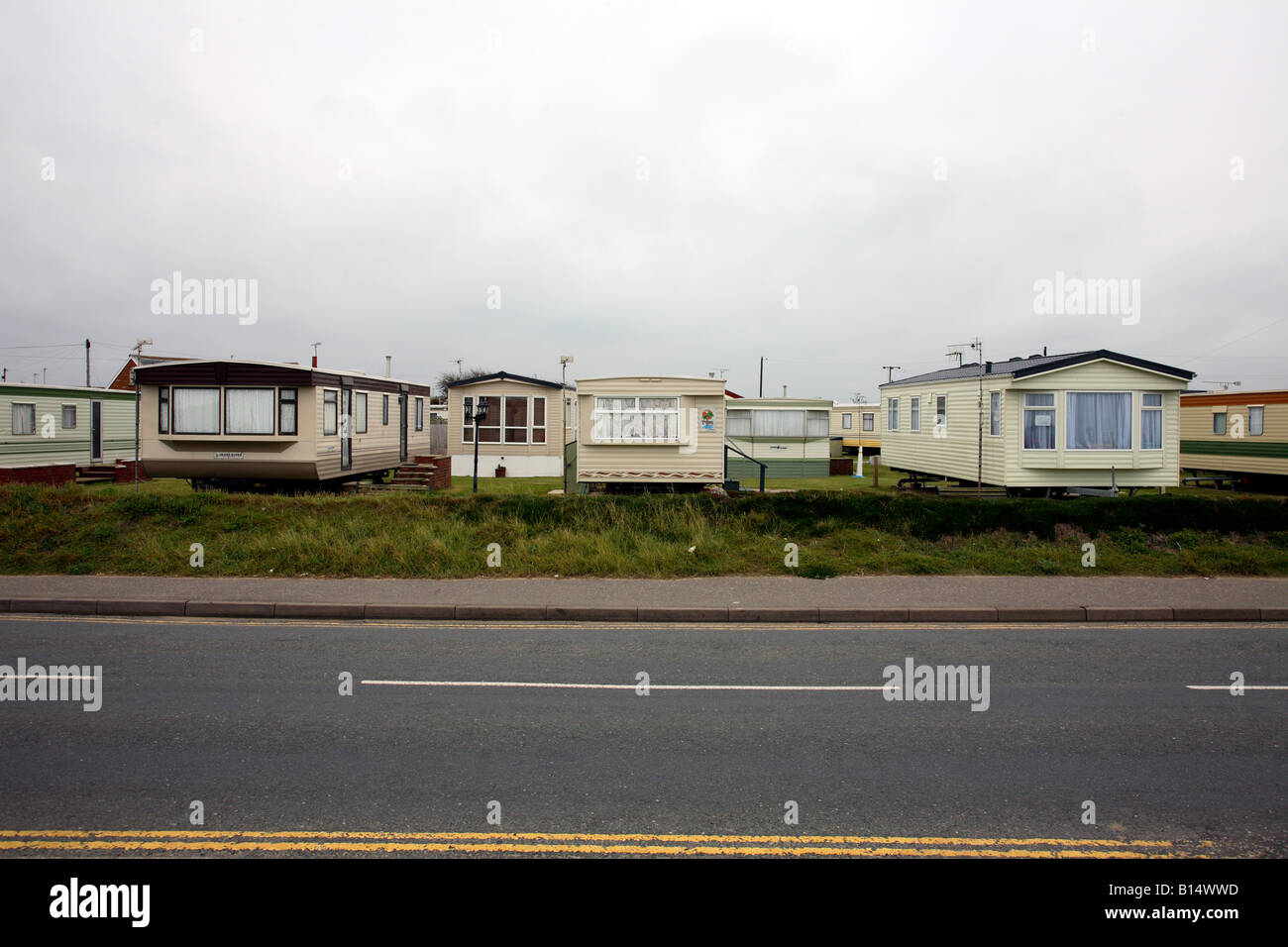 Mobile homes on the seafront in Walcott, Norfolk, England Stock Photo ...