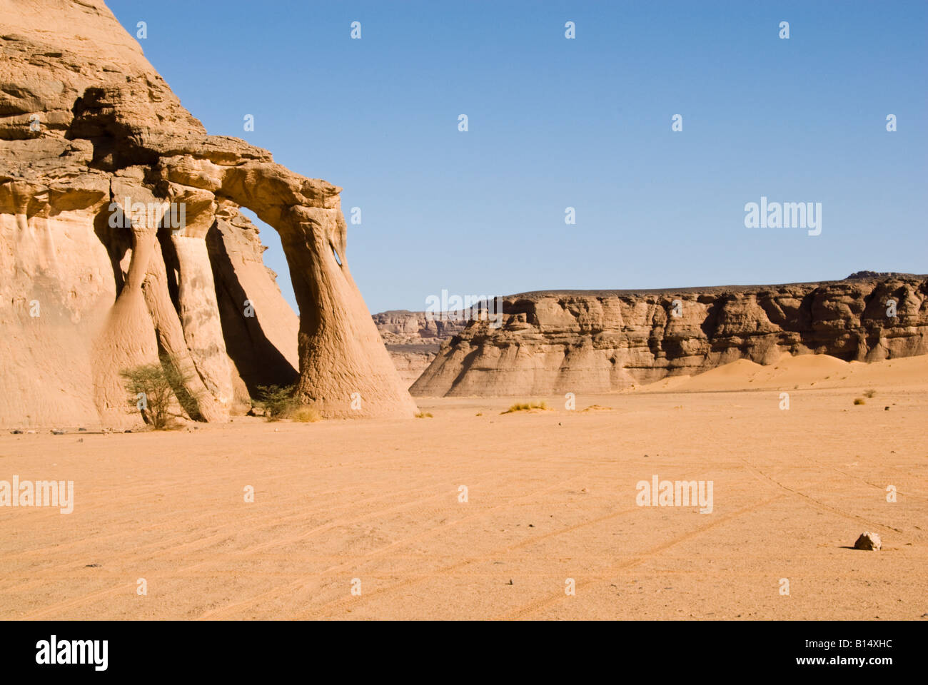 Red Rhino arch, close to the site, Wadi Teshuinat, Tadrart Acacus ...