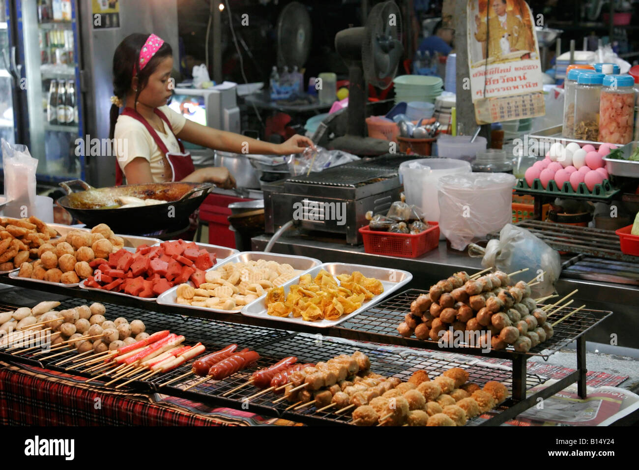Night market in Kamphaeng Phet, Thailand Stock Photo - Alamy