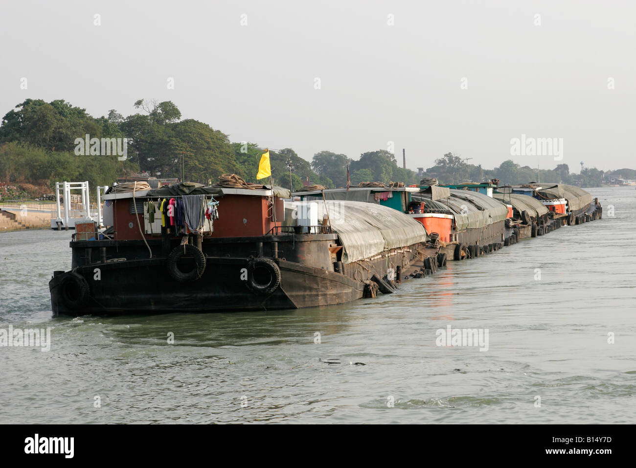 Cargo boat on the river in Ayuthaya, Thailand Stock Photo - Alamy