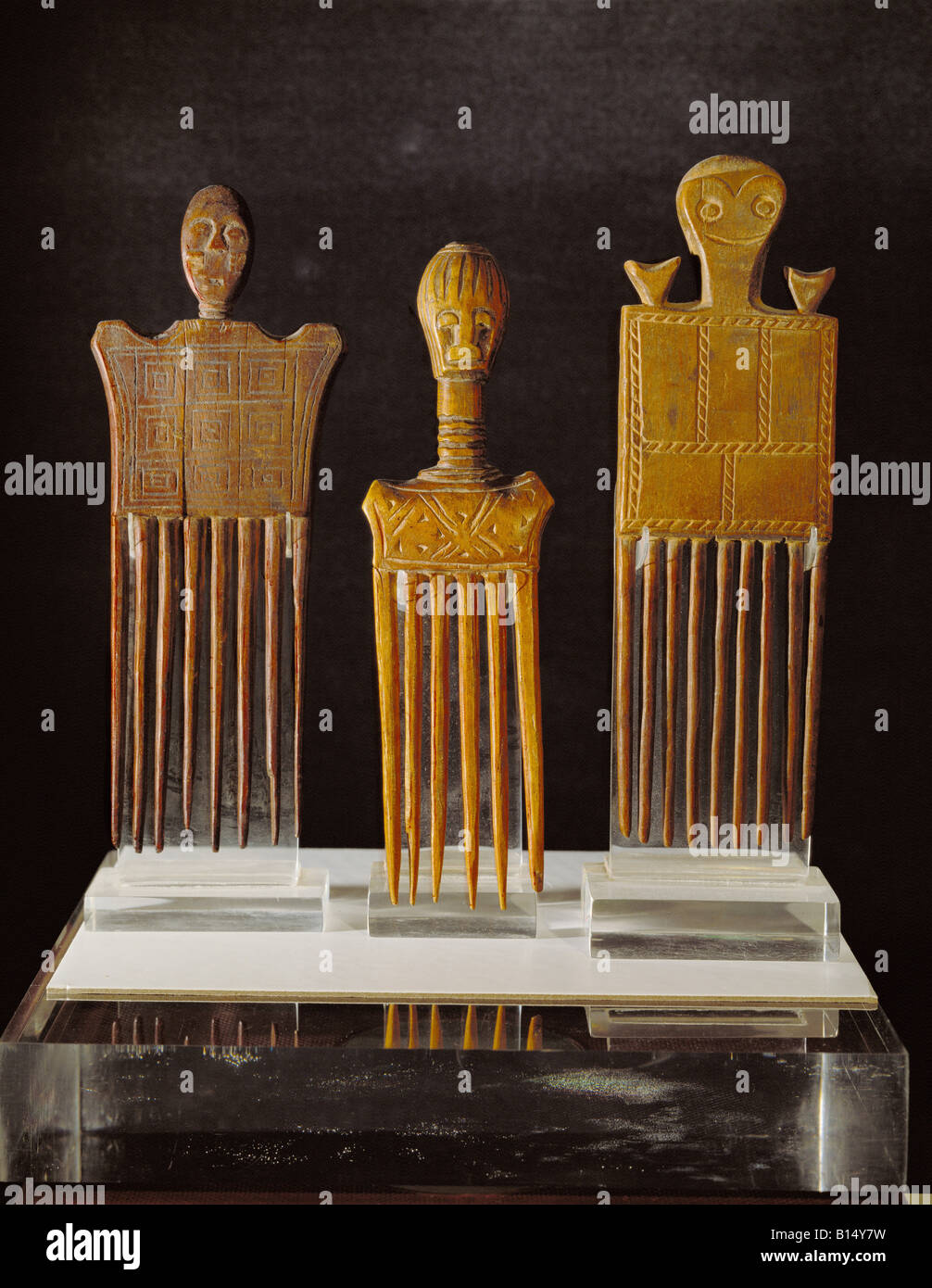 fine arts, Africa, combs, wood, left: Ashanti, right: Akan, Ivory Coast ...
