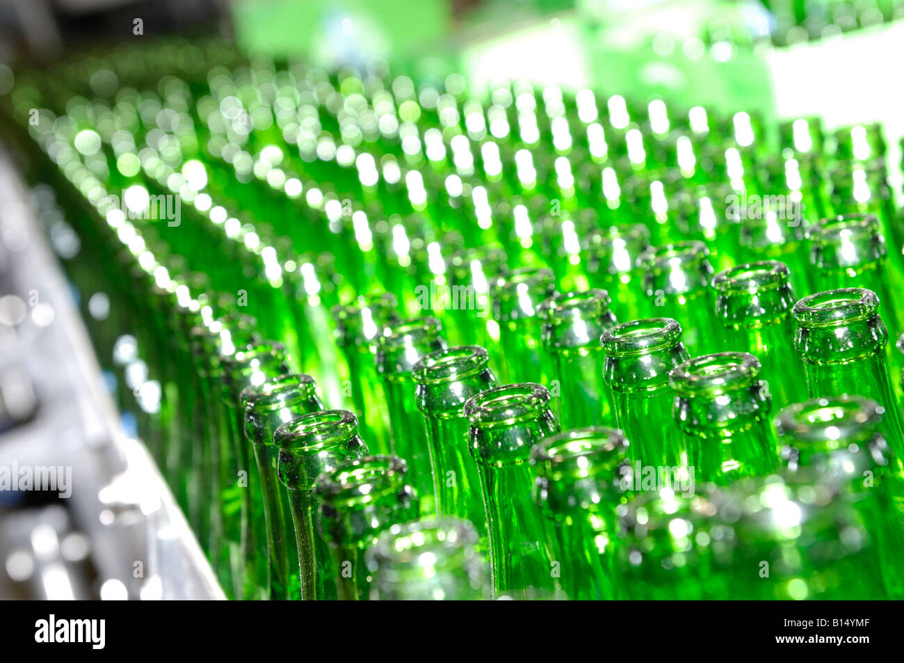 Green glass beer bottles hi-res stock photography and images - Alamy
