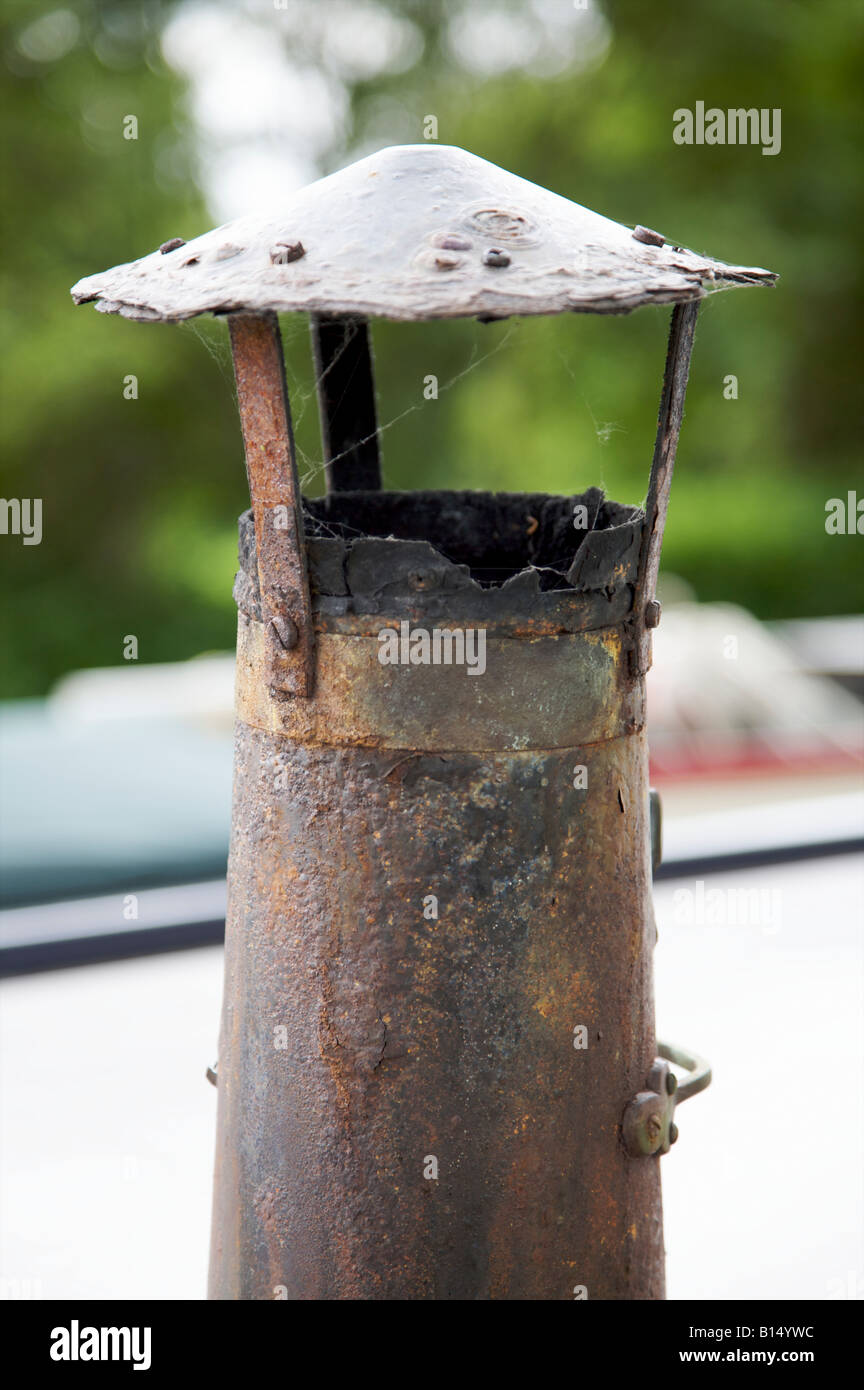 CHIMNEY OF A NARROWBOAT ON THE KENNET AND AVON CANAL AT ALDERMASTON ...