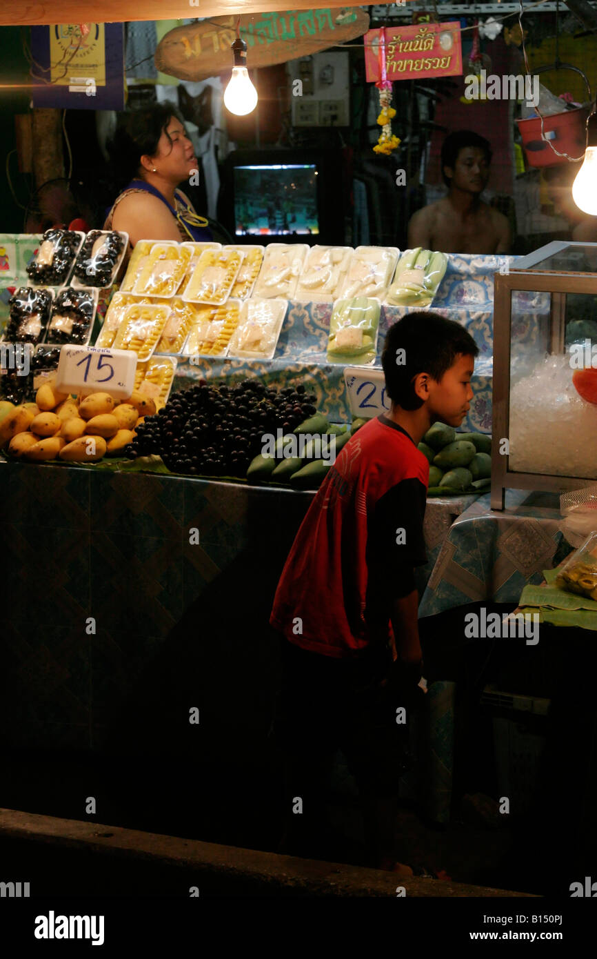 Night market in Kamphaeng Phet, Thailand Stock Photo - Alamy
