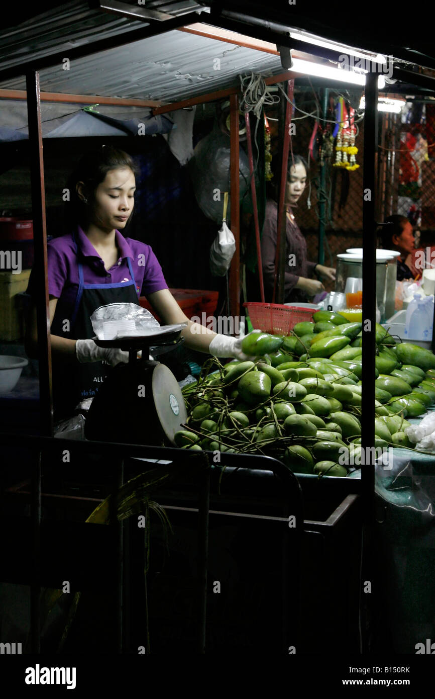 Night market in Kamphaeng Phet, Thailand Stock Photo - Alamy