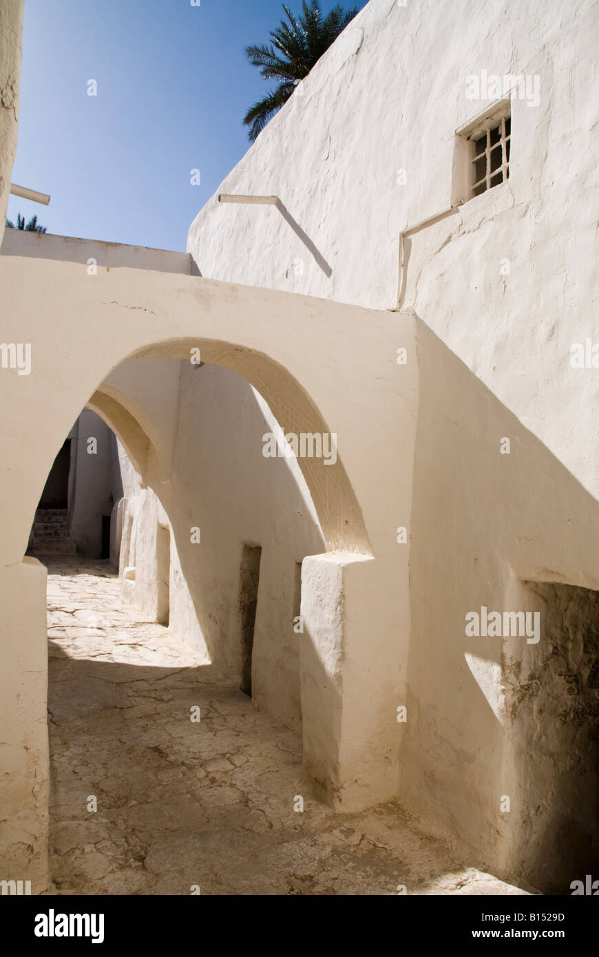 Archway in alley, old city of Ghadames Libya Stock Photo - Alamy