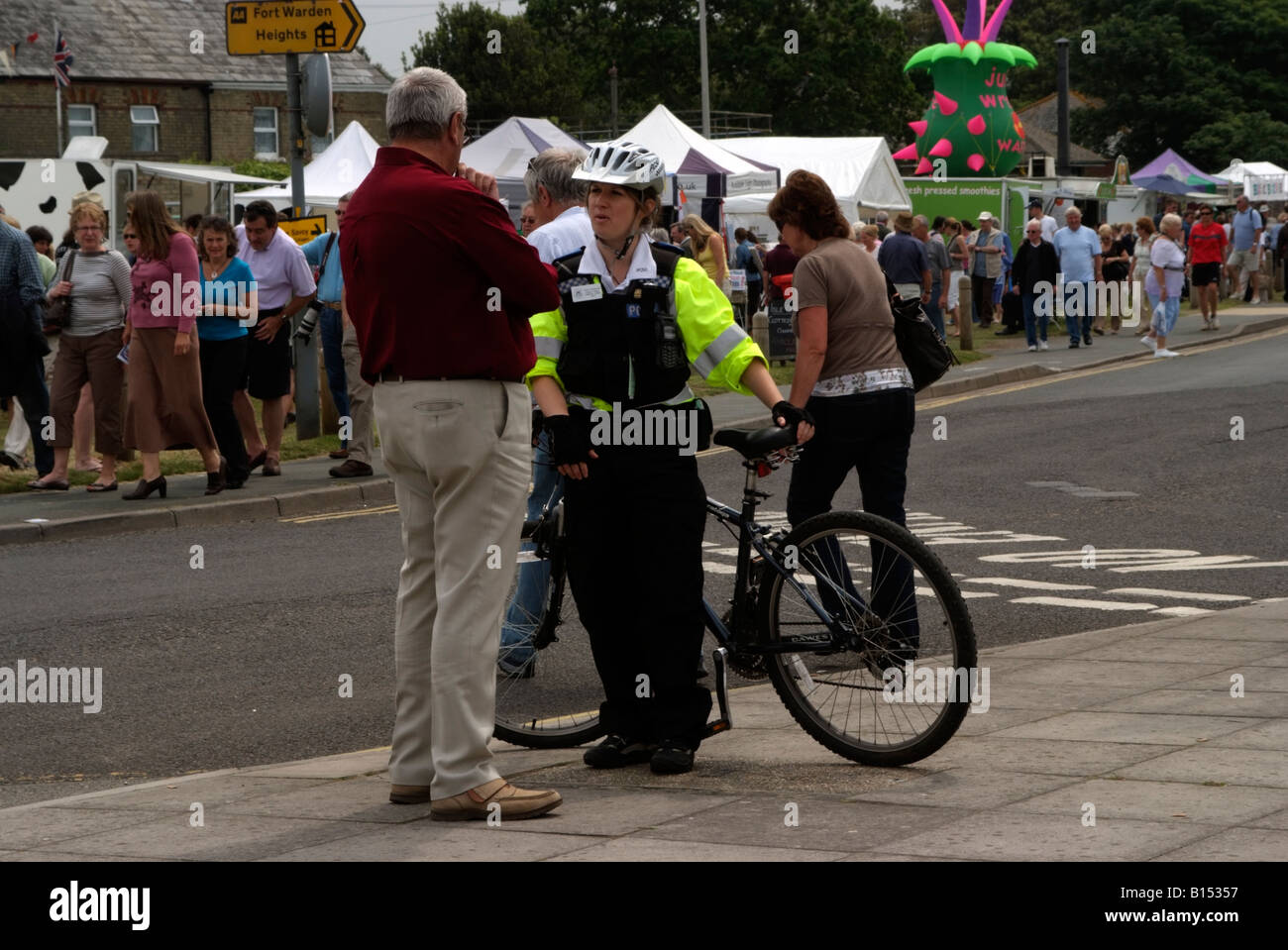 English police woman female community hi-res stock photography and ...