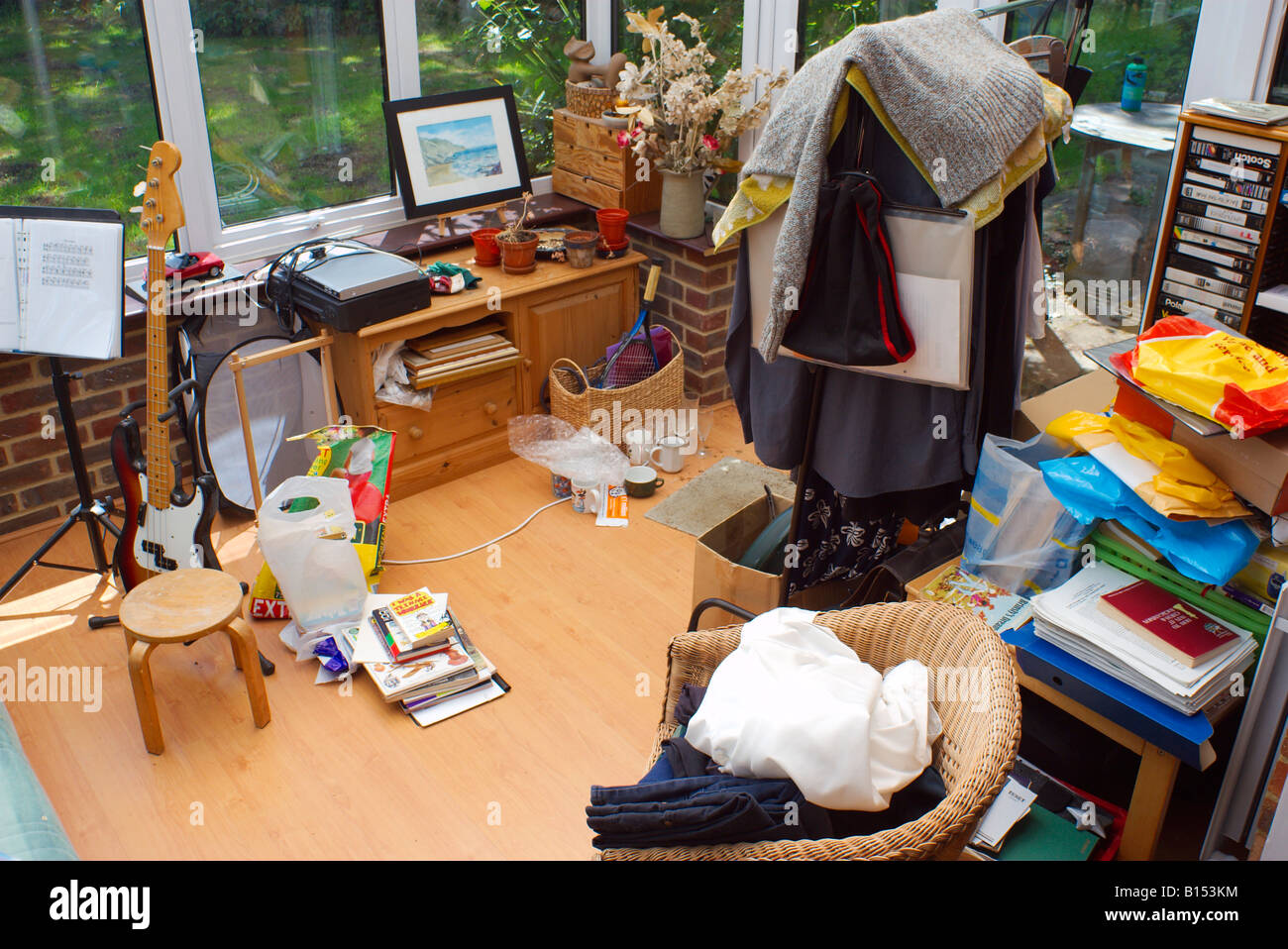 Clutter room hi-res stock photography and images - Alamy