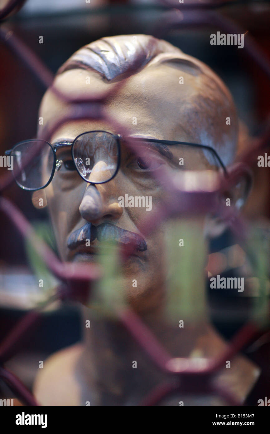 Optician's shop window display Stock Photo - Alamy