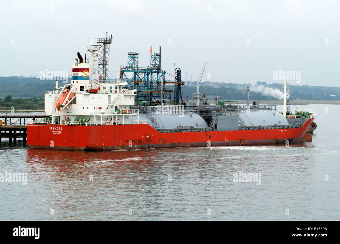Oil and chemical tankers unloading hi-res stock photography and images ...