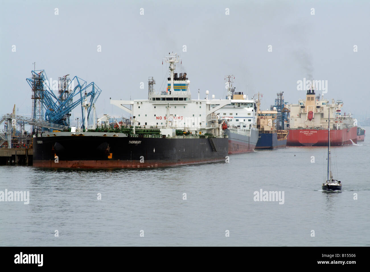 Oil and chemical tankers unloading hi-res stock photography and images ...