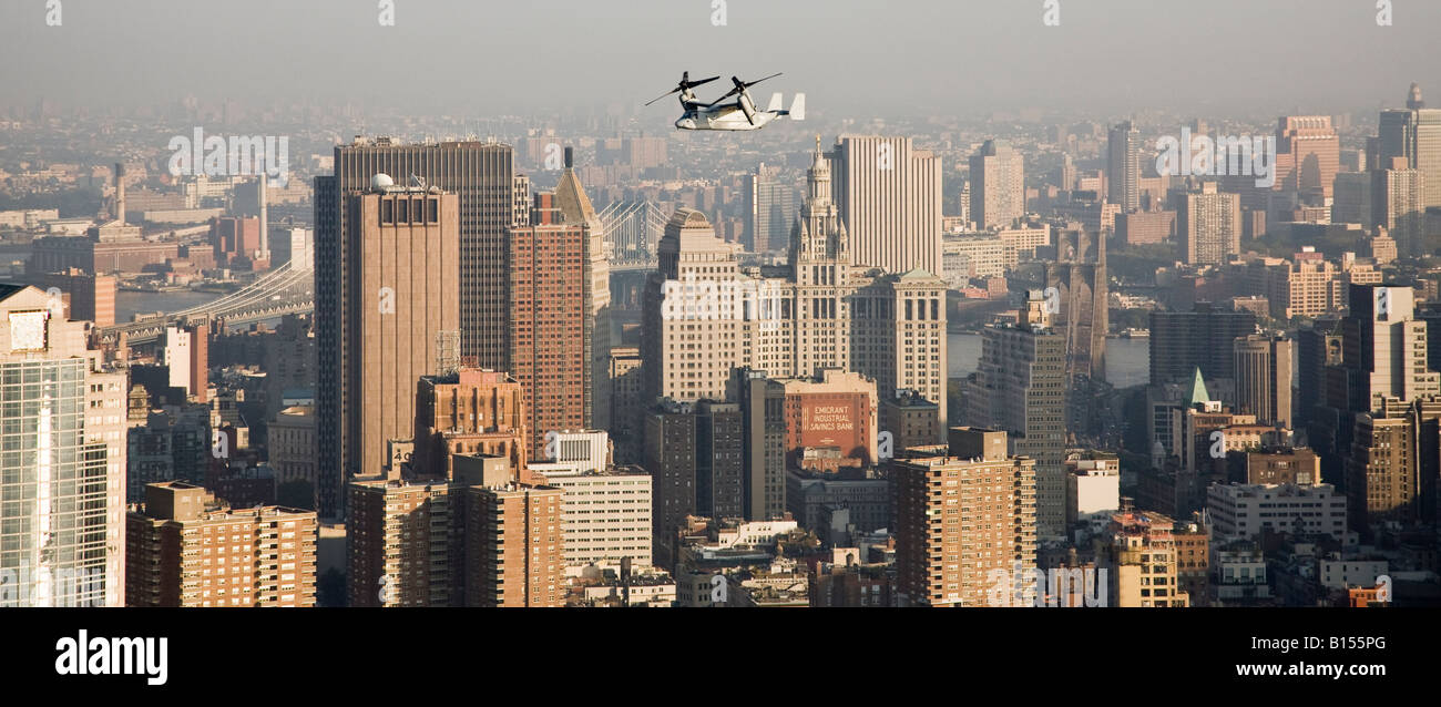Aerial view of a V-22 Osprey flying over Lower Manhattan Stock Photo ...