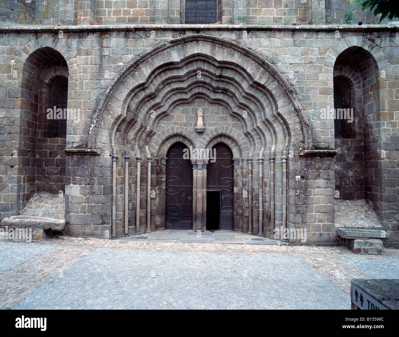 Le Dorat, Saint-Pierre, portail, Portal Stock Photo - Alamy