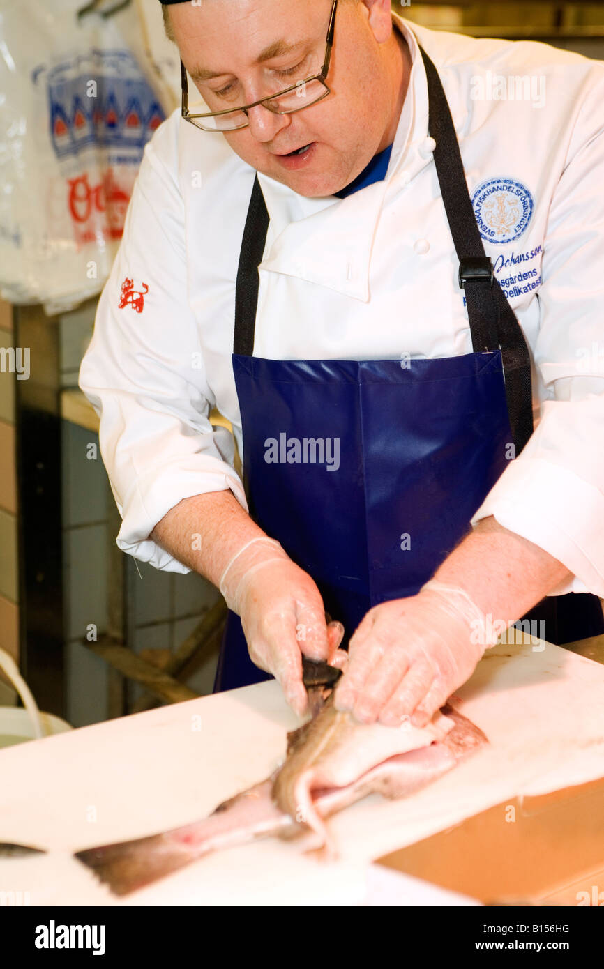 Chef and fishmonger Nils Johnson slices a codfish during competition in ...