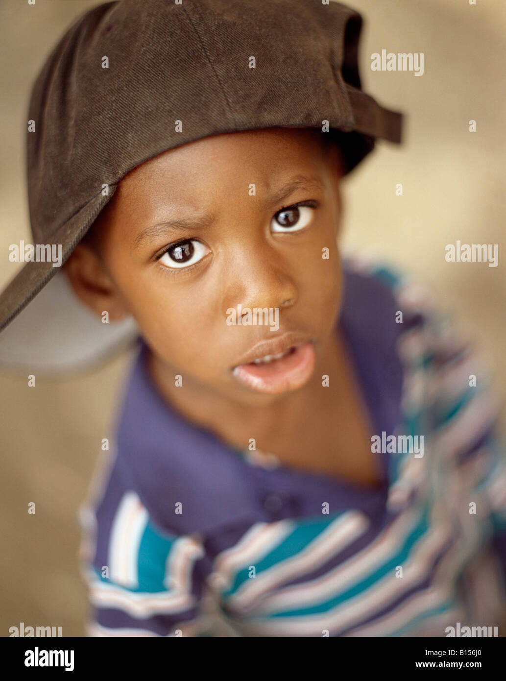 Boy wearing over sized baseball cap Stock Photo - Alamy