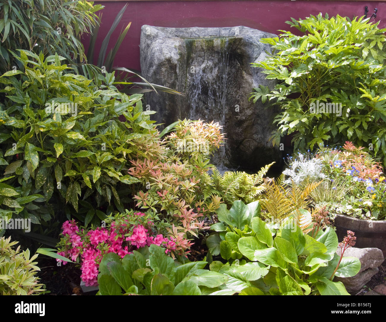 Garden waterfall feature hi-res stock photography and images - Alamy