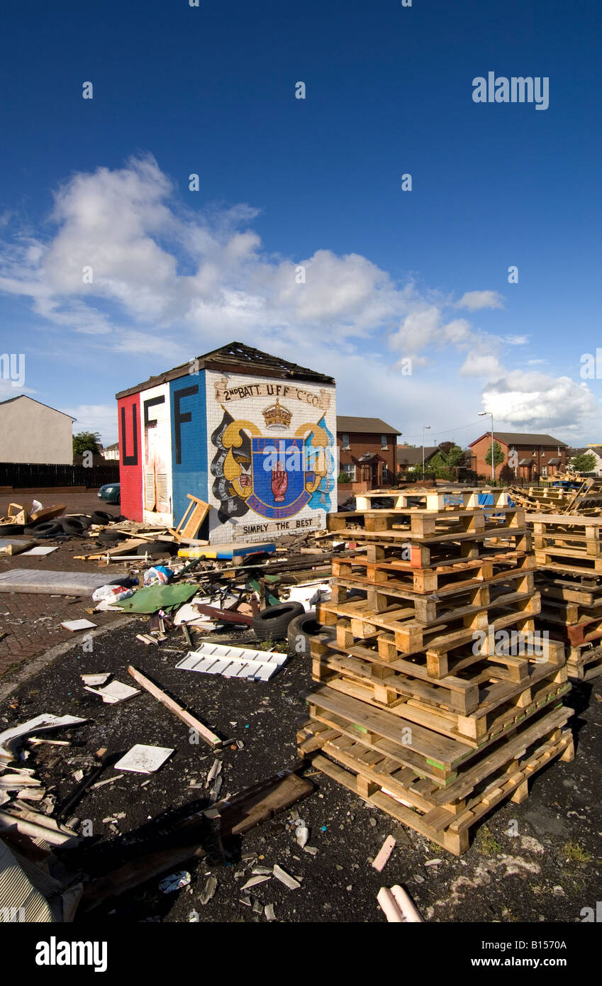 Loyalist sectarian murals Shankill Road Belfast Northern Ireland Stock ...