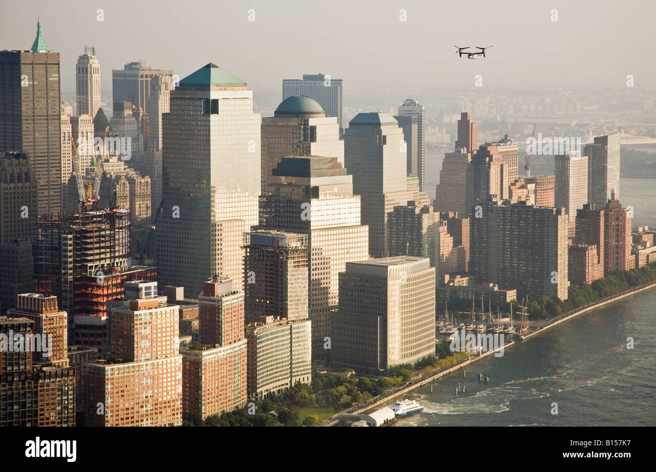 Aerial view of a V-22 Osprey flying over Lower Manhattan Stock Photo ...