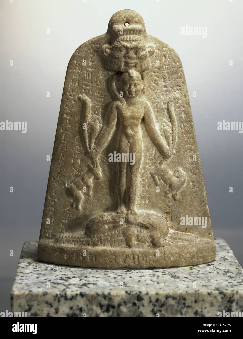 Egyptian crocodile sculpture hi-res stock photography and images - Alamy