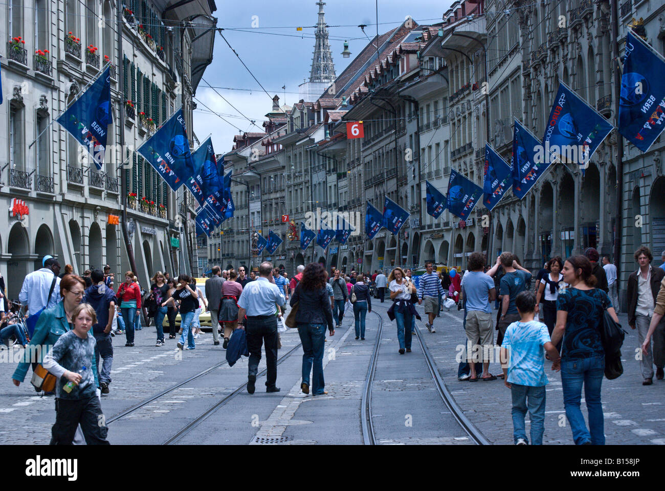 Large crowd of people going about their Saturday shopping in the ...