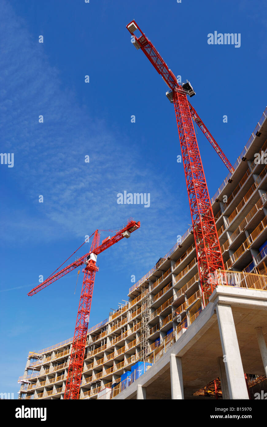 Hilton building cranes structure hi-res stock photography and images ...