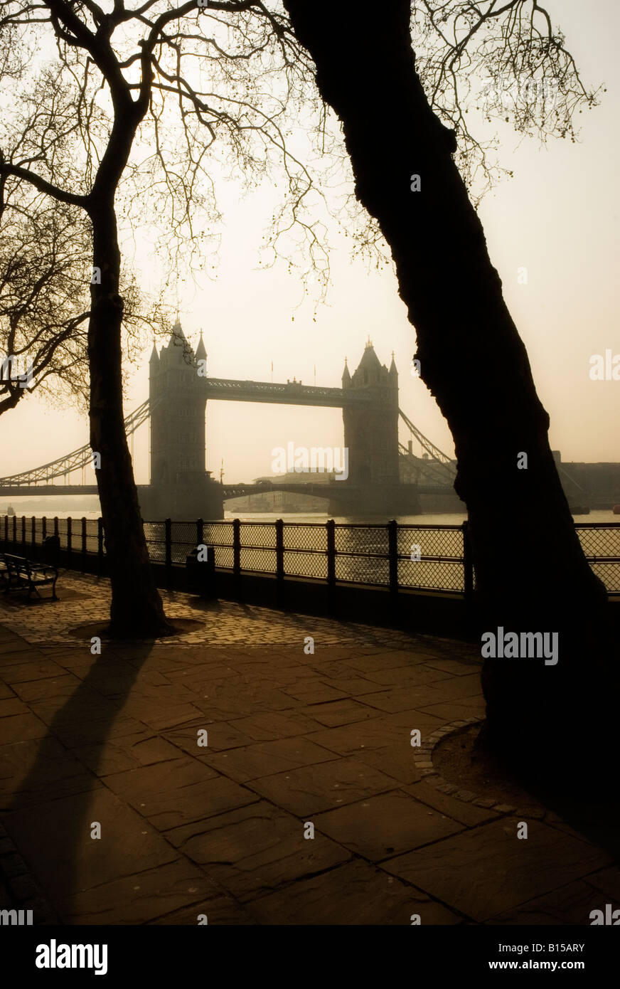 Misty city of london hi-res stock photography and images - Alamy