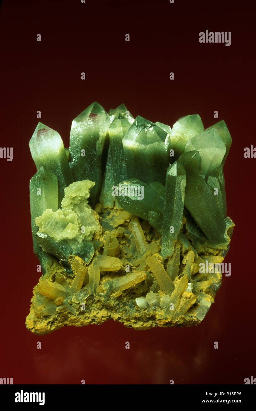 Piezoelectric crystals hi-res stock photography and images - Alamy