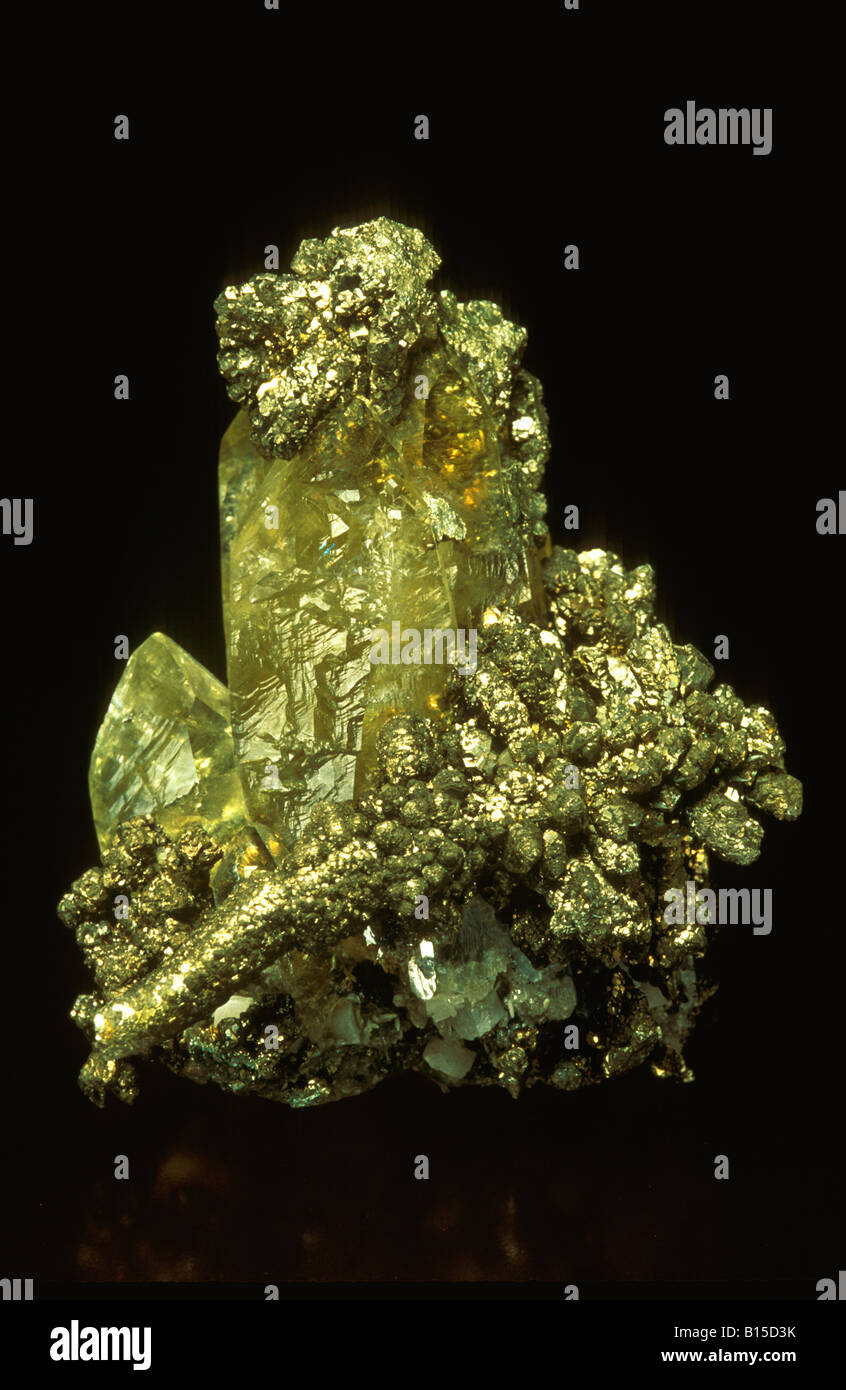 Yellow pyrite hi-res stock photography and images - Alamy