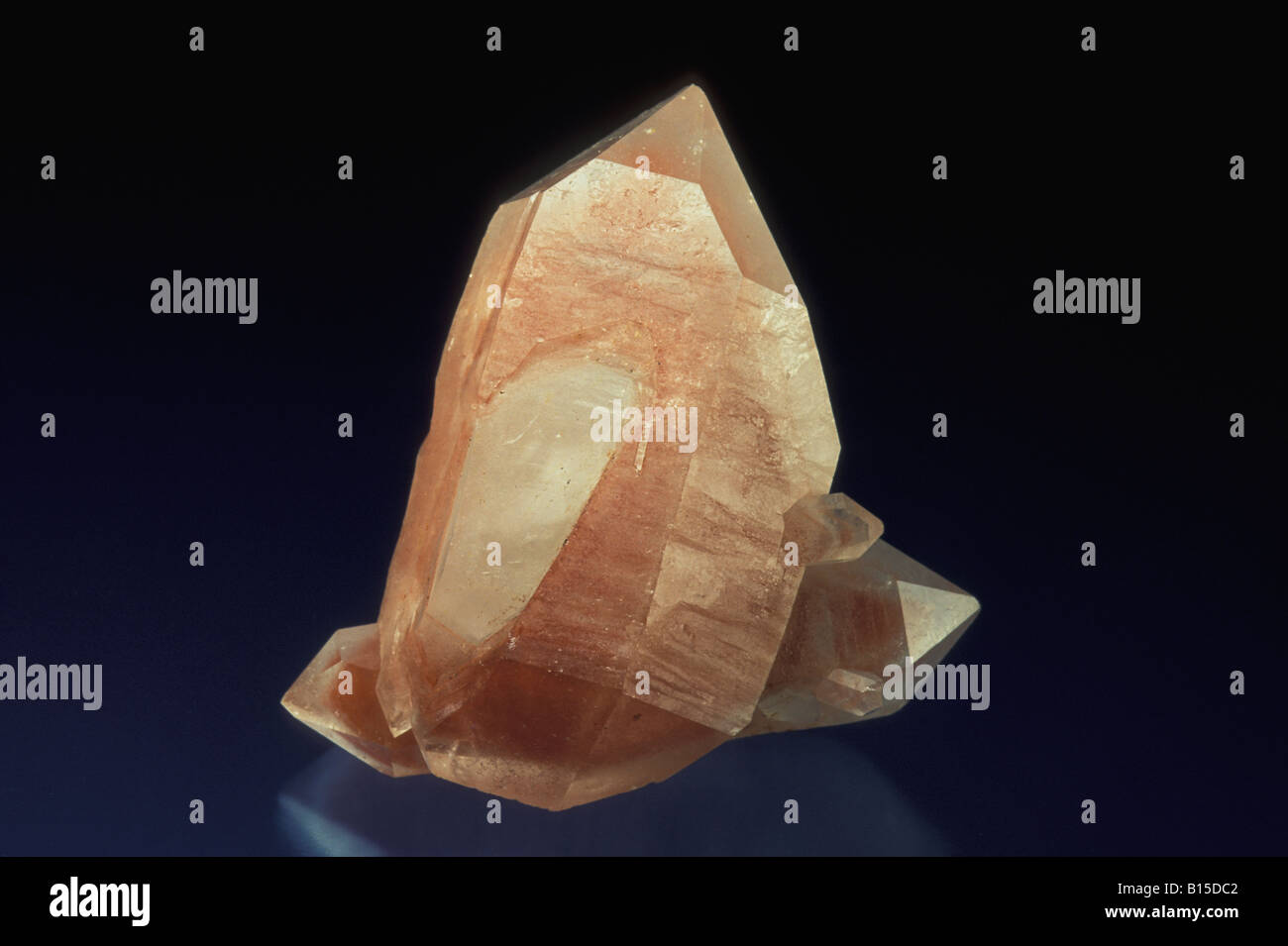 Piezoelectric crystals hi-res stock photography and images - Alamy