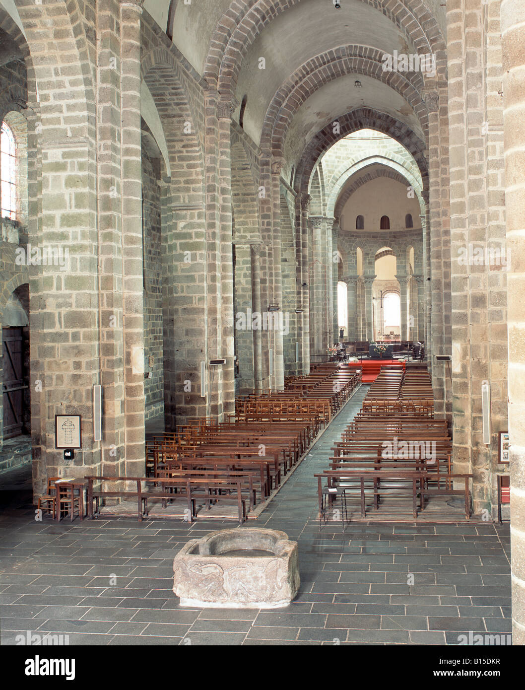 Le Dorat, eglise Saint-Pierre, Hauptschiff Stock Photo - Alamy