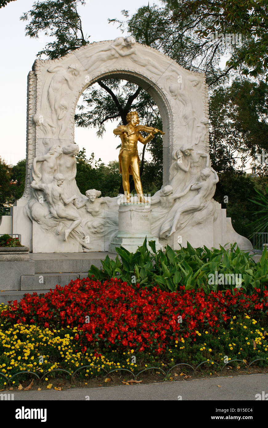 Johann Strauss Monument in the City Park of Vienna Stock Photo - Alamy