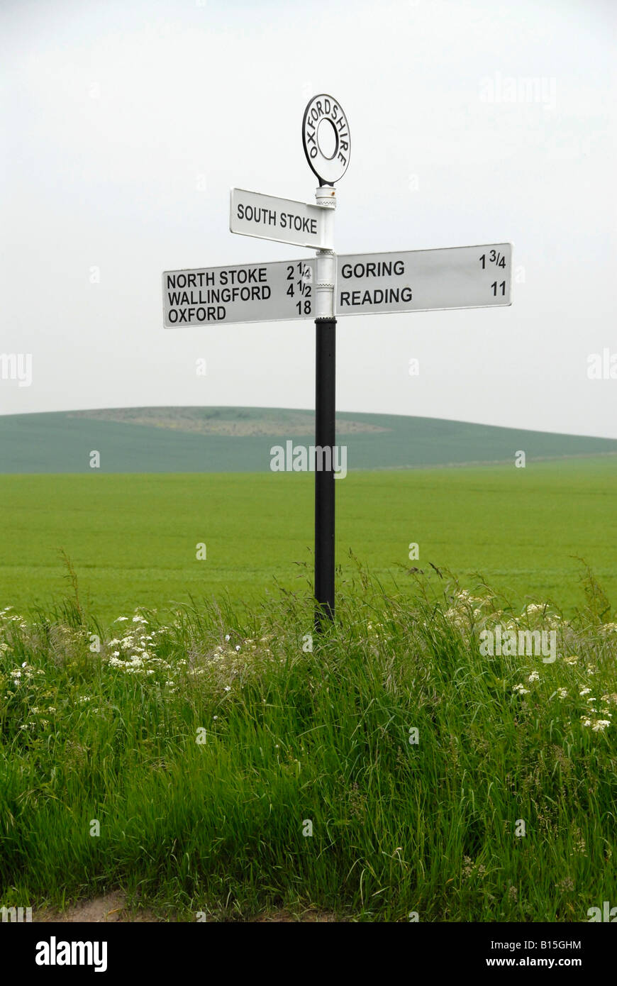 Old style Oxfordshire country road sign at South Stoke Stock Photo - Alamy