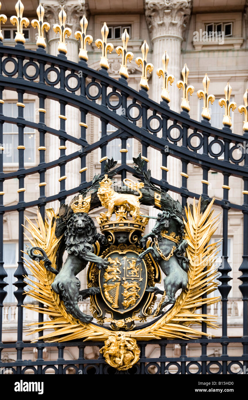 The gate of Buckingham Palace, London, England Stock Photo - Alamy