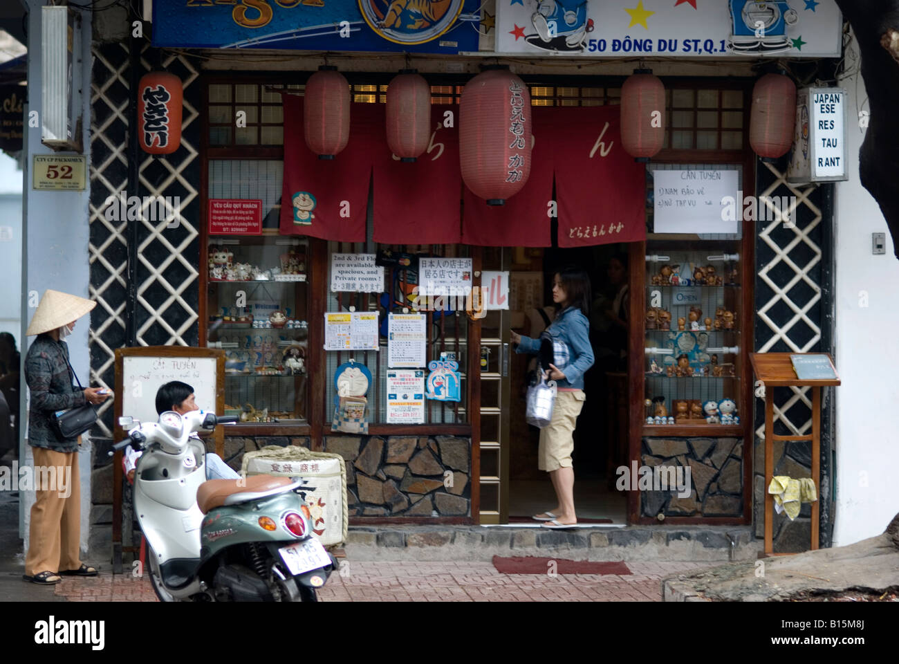 vietnam ho chi minh city city shop scene Stock Photo - Alamy