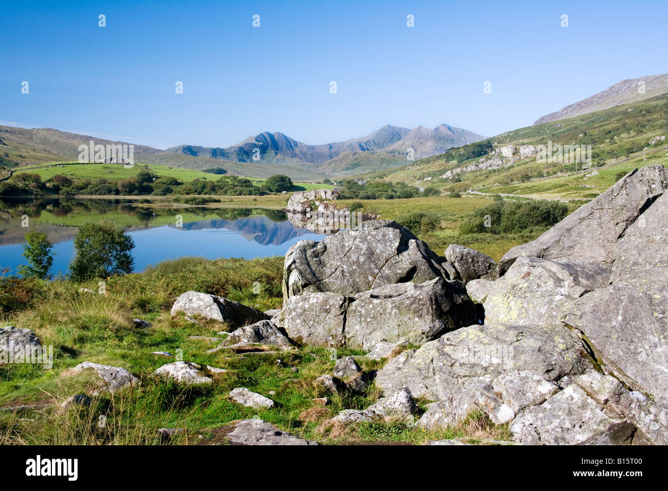 Snowdon Horseshoe from Llyn Mymbyr near Capel Curig Snowdonia Stock ...