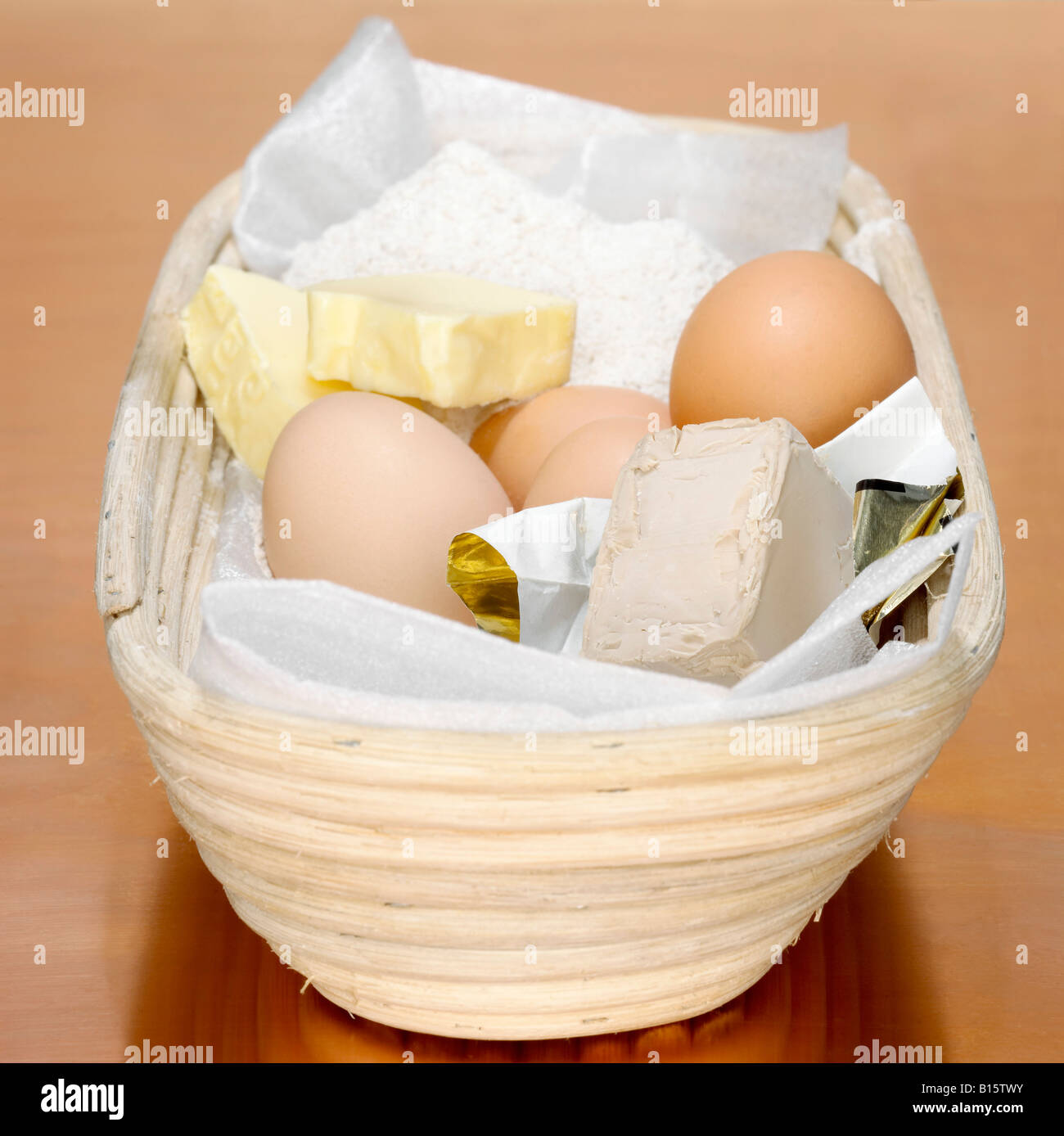 Baking paper cut out hi-res stock photography and images - Alamy