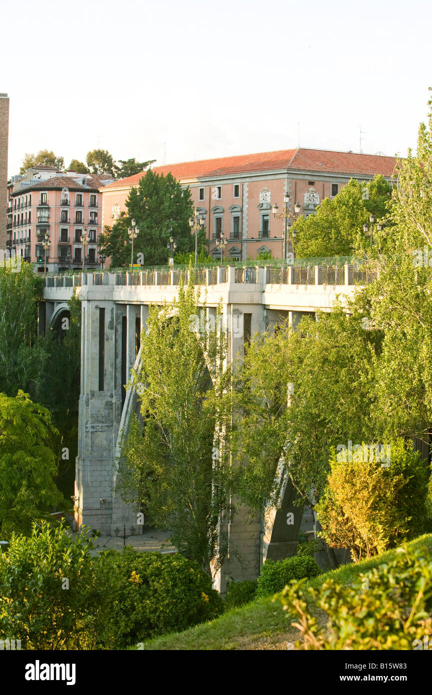 Madrid bridge hi-res stock photography and images - Alamy