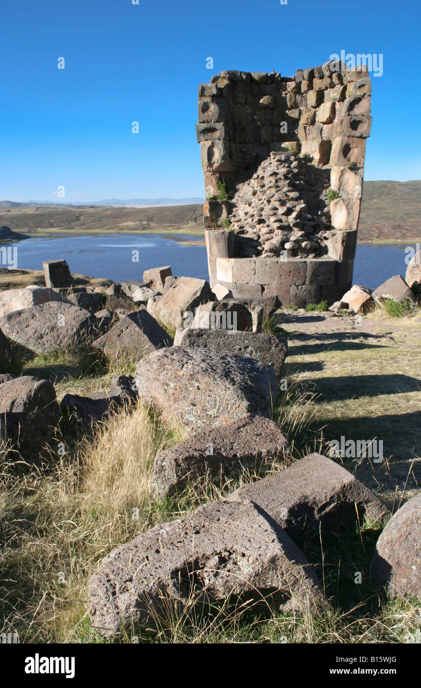 Sillustani funerary tower, near Puno, Peru Stock Photo - Alamy