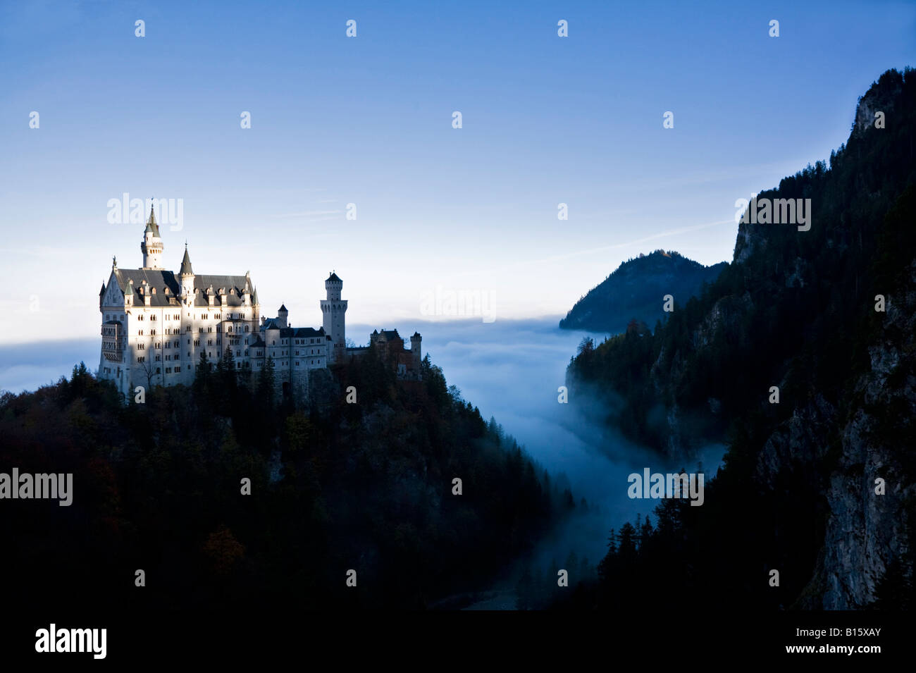 Schloss hohenschwangau castle and schloss neuschwanstein castle in the mist hi-res stock ...