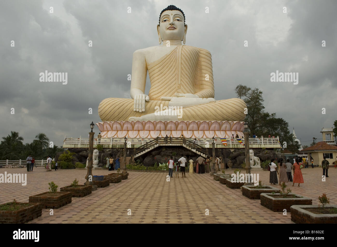 Bentota sri lanka temple hi-res stock photography and images - Alamy