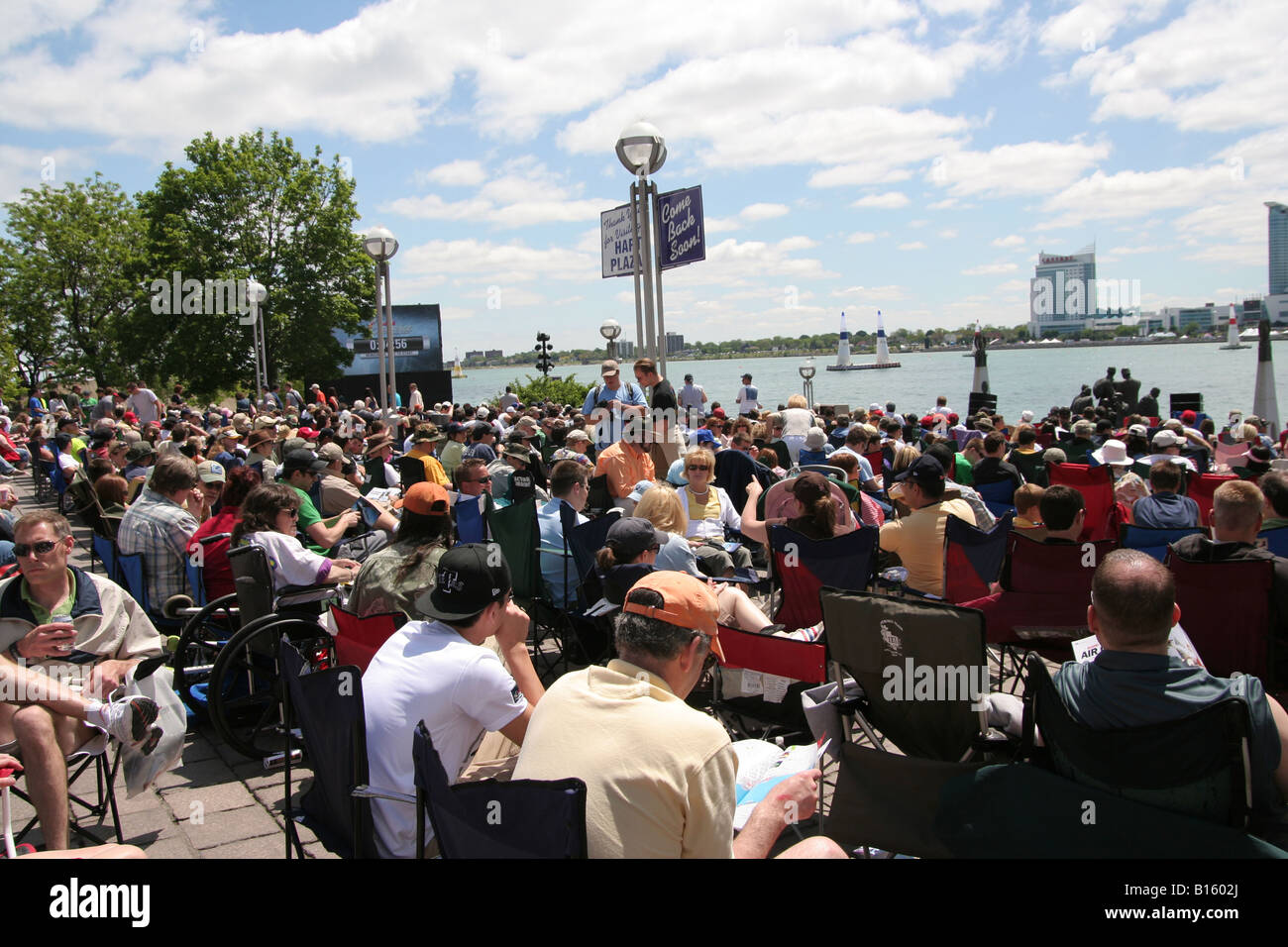 A crowd gathers on the Detroit Riverfront for the 2008 Red Bull Air ...