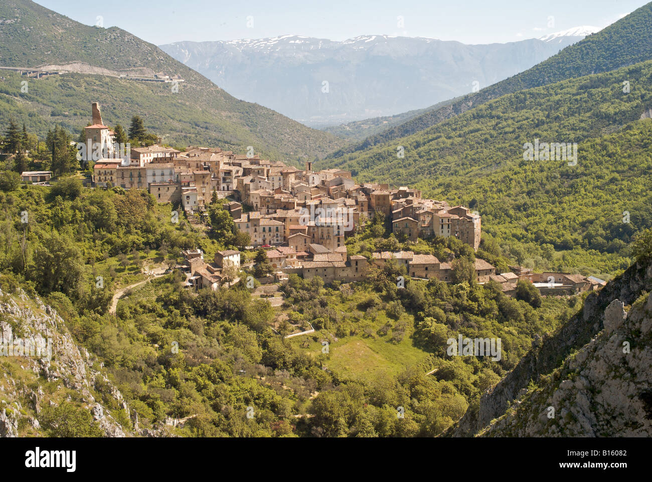 Italian valley hi-res stock photography and images - Alamy