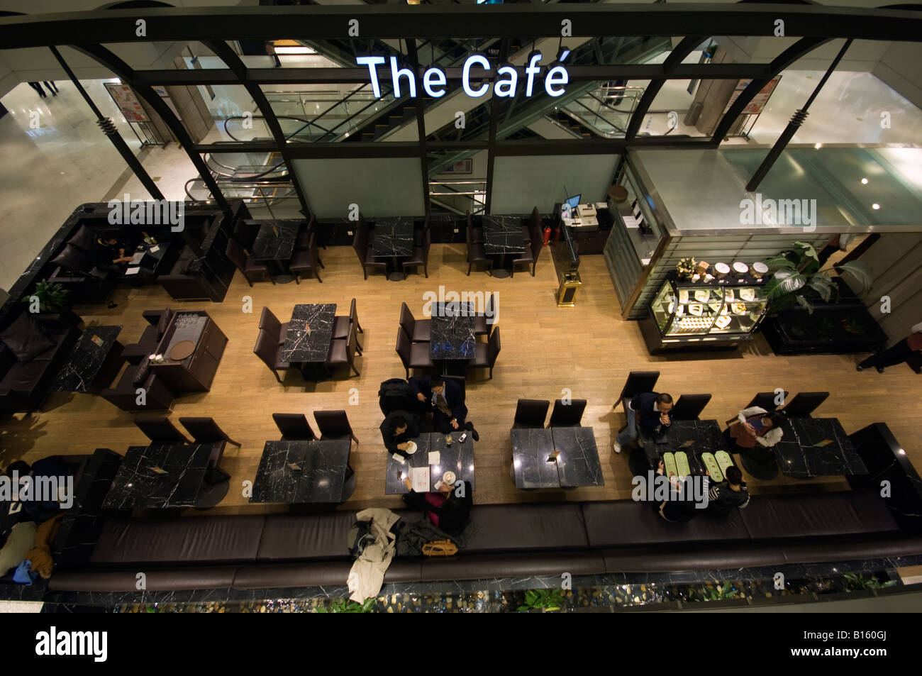 Chinese department store exterior hi-res stock photography and images ...