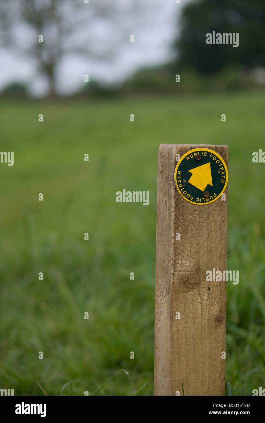 Fingerpost field hi-res stock photography and images - Alamy